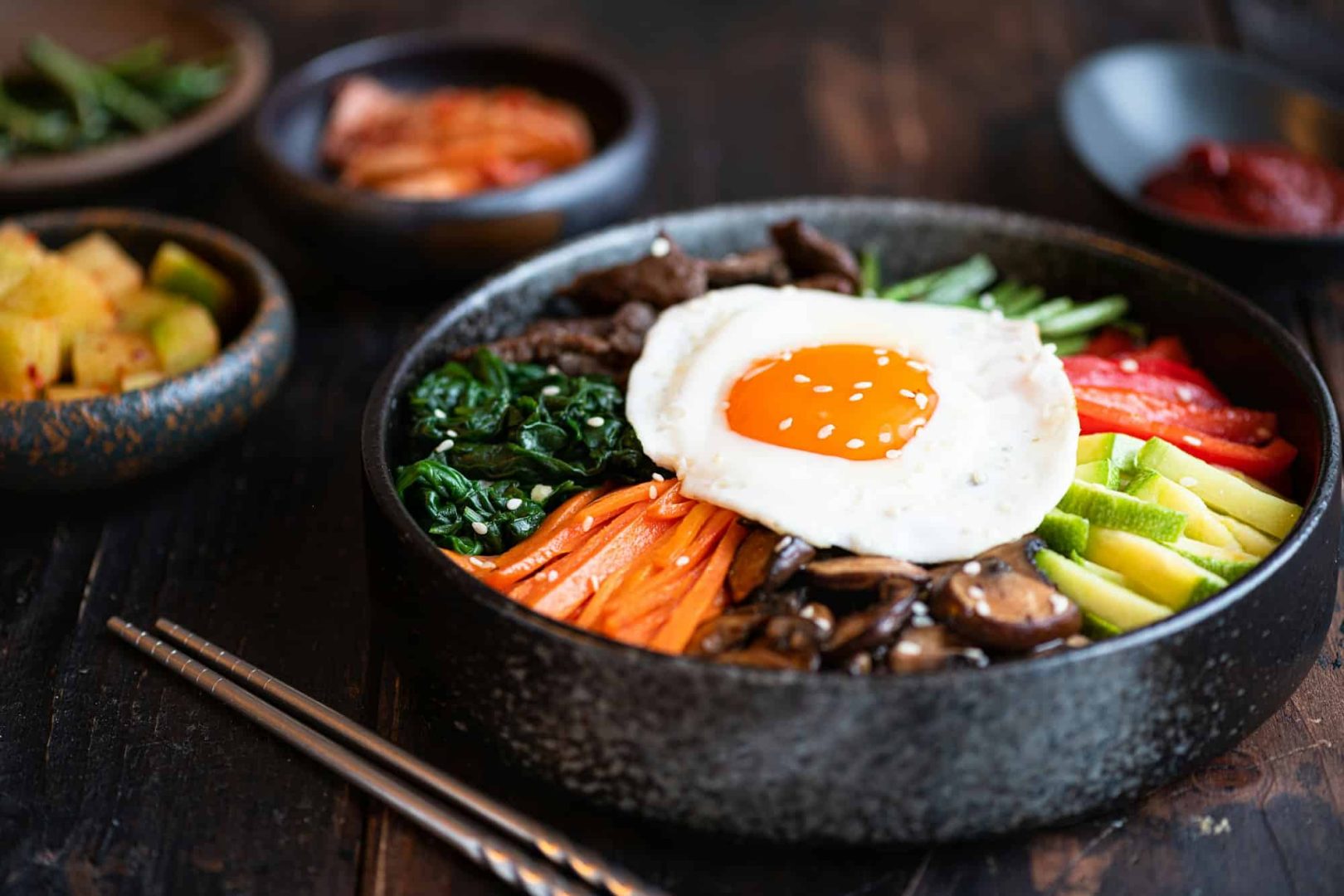 How to Prepare an Authentic Korean Bibimbap with Gochujang Sauce ...